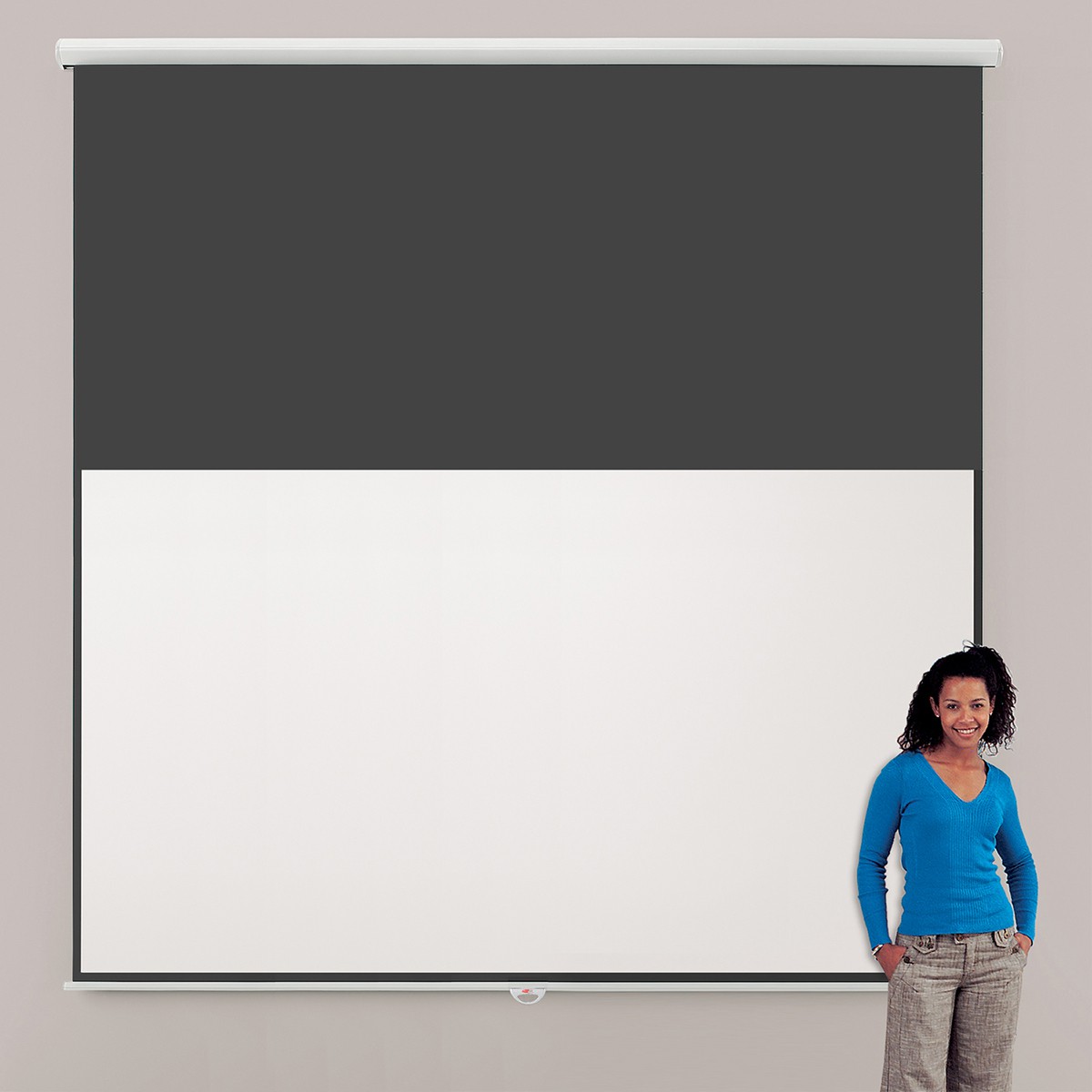 Eyeline Design Manual Screen | 16:9 | 1690 x 3000mm (HxW) | EMW30W